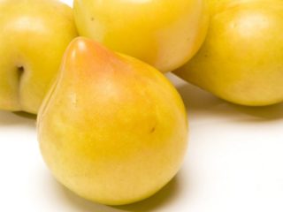 4 Best Benefits of Lemon Plums | Organic Facts