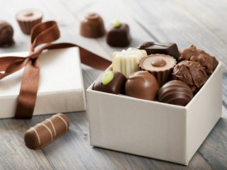18 Amazing Benefits of Chocolate | Organic Facts