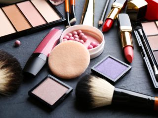 75%-90% Make-Up Bags Contaminated With Deadly Superbugs | Organic Facts