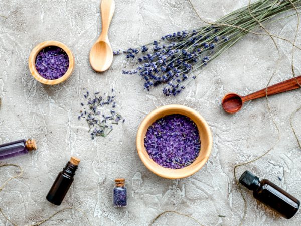 8 Proven Benefits & Uses Of Lavender Oil For Skin | Organic Facts