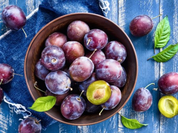 9 Science-backed Health Benefits of Plums | Organic Facts